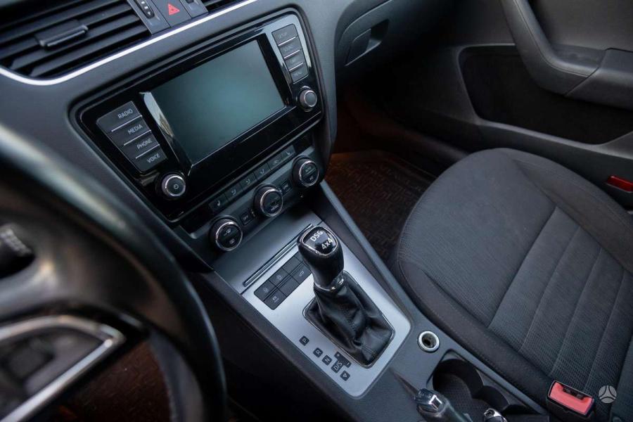 Grey Skoda Octavia 2015 in Vilnius, with an engine capacity of 1.97 L and mileage of 335 thousand km for 7400 €, photo 15 on AUTOMOTO.COM.LV