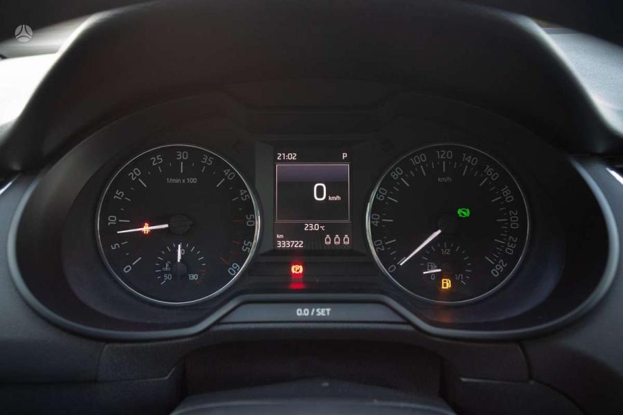 Grey Skoda Octavia 2015 in Vilnius, with an engine capacity of 1.97 L and mileage of 335 thousand km for 7400 €, photo 16 on AUTOMOTO.COM.LV