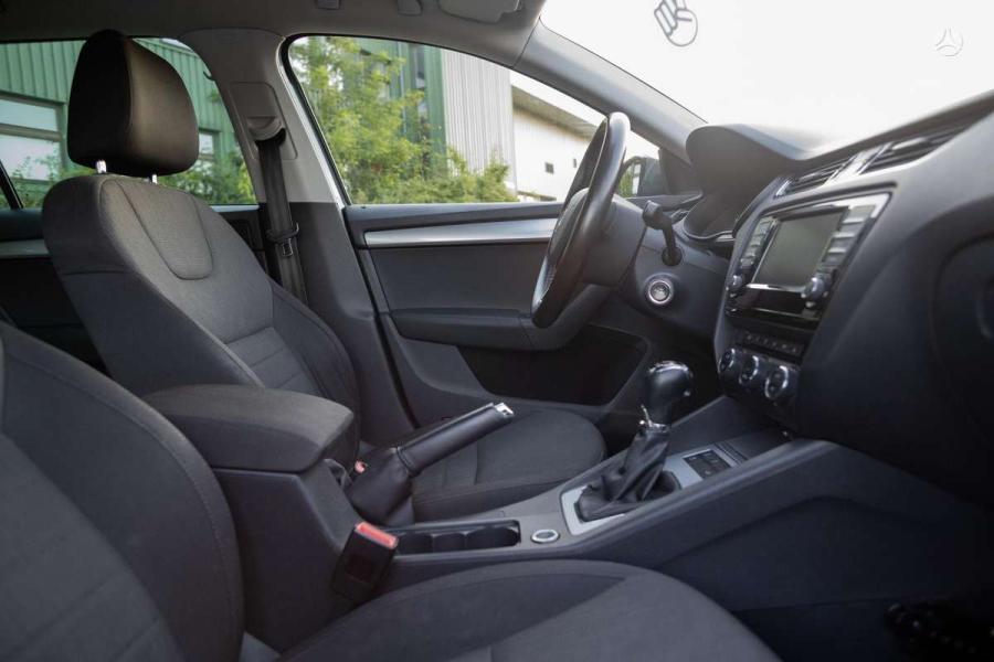 Grey Skoda Octavia 2015 in Vilnius, with an engine capacity of 1.97 L and mileage of 335 thousand km for 7400 €, photo 18 on AUTOMOTO.COM.LV