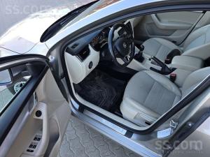 Grey Skoda Octavia 2015 in Liepaja, with an engine capacity of 2.00 L and mileage of 215 thousand km for 8500 €, photo 10 on AUTOMOTO.COM.LV