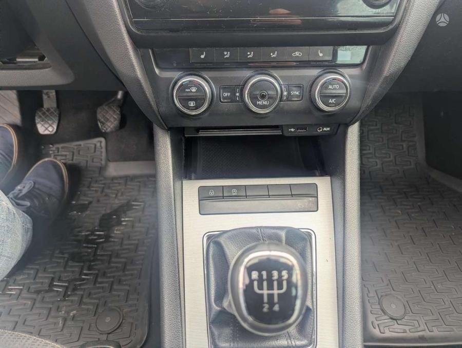 Grey Skoda Octavia 2015 in Vilnius, with an engine capacity of 1.60 L and mileage of 119 thousand km for 5900 €, photo 14 on AUTOMOTO.COM.LV