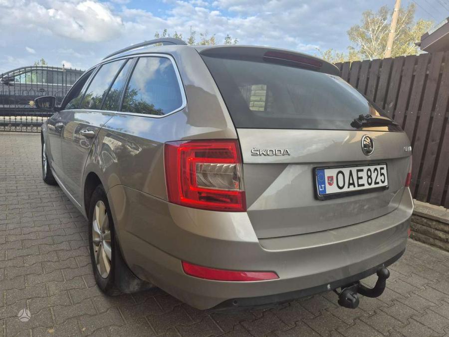 Grey Skoda Octavia 2015 in Vilnius, with an engine capacity of 1.97 L and mileage of 320 thousand km for 2999 €, photo 6 on AUTOMOTO.COM.LV
