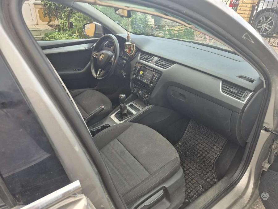 Grey Skoda Octavia 2015 in Vilnius, with an engine capacity of 1.97 L and mileage of 320 thousand km for 2999 €, photo 10 on AUTOMOTO.COM.LV