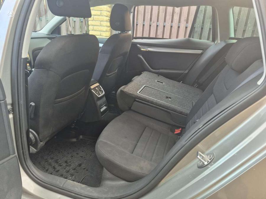 Grey Skoda Octavia 2015 in Vilnius, with an engine capacity of 1.97 L and mileage of 320 thousand km for 2999 €, photo 14 on AUTOMOTO.COM.LV