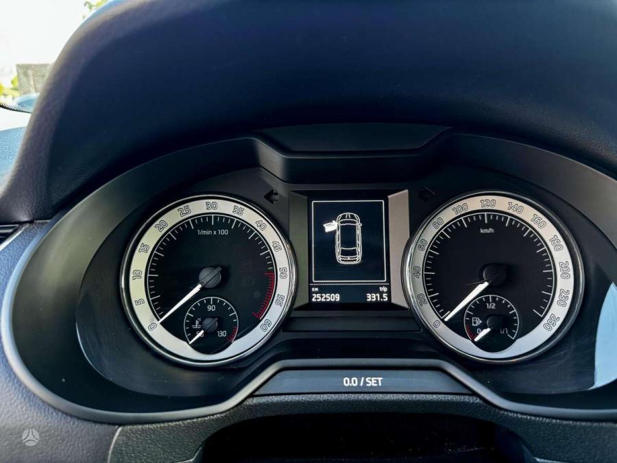 Grey Skoda Octavia 2015 in Vilnius, with an engine capacity of 1.60 L and mileage of 253 thousand km for 6900 €, photo 6 on AUTOMOTO.COM.LV
