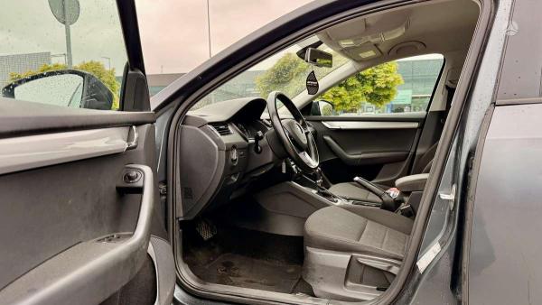 Skoda Octavia 2015 Viļņa vietnē Pelēks Skoda Octavia 2015 Viļņa, ar dzinēja tilpumu 1.60 L un nobraukumu 290 tūkst. km par 3900 €, foto 6 vietnē AUTOMOTO.COM.LV