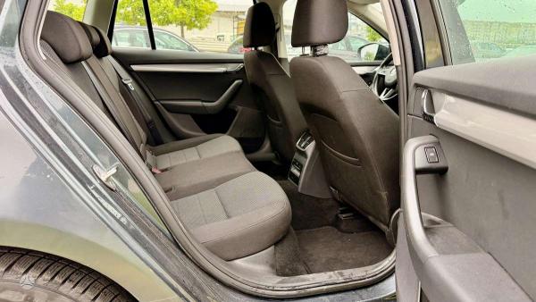 Skoda Octavia 2015 Viļņa vietnē Pelēks Skoda Octavia 2015 Viļņa, ar dzinēja tilpumu 1.60 L un nobraukumu 290 tūkst. km par 3900 €, foto 10 vietnē AUTOMOTO.COM.LV