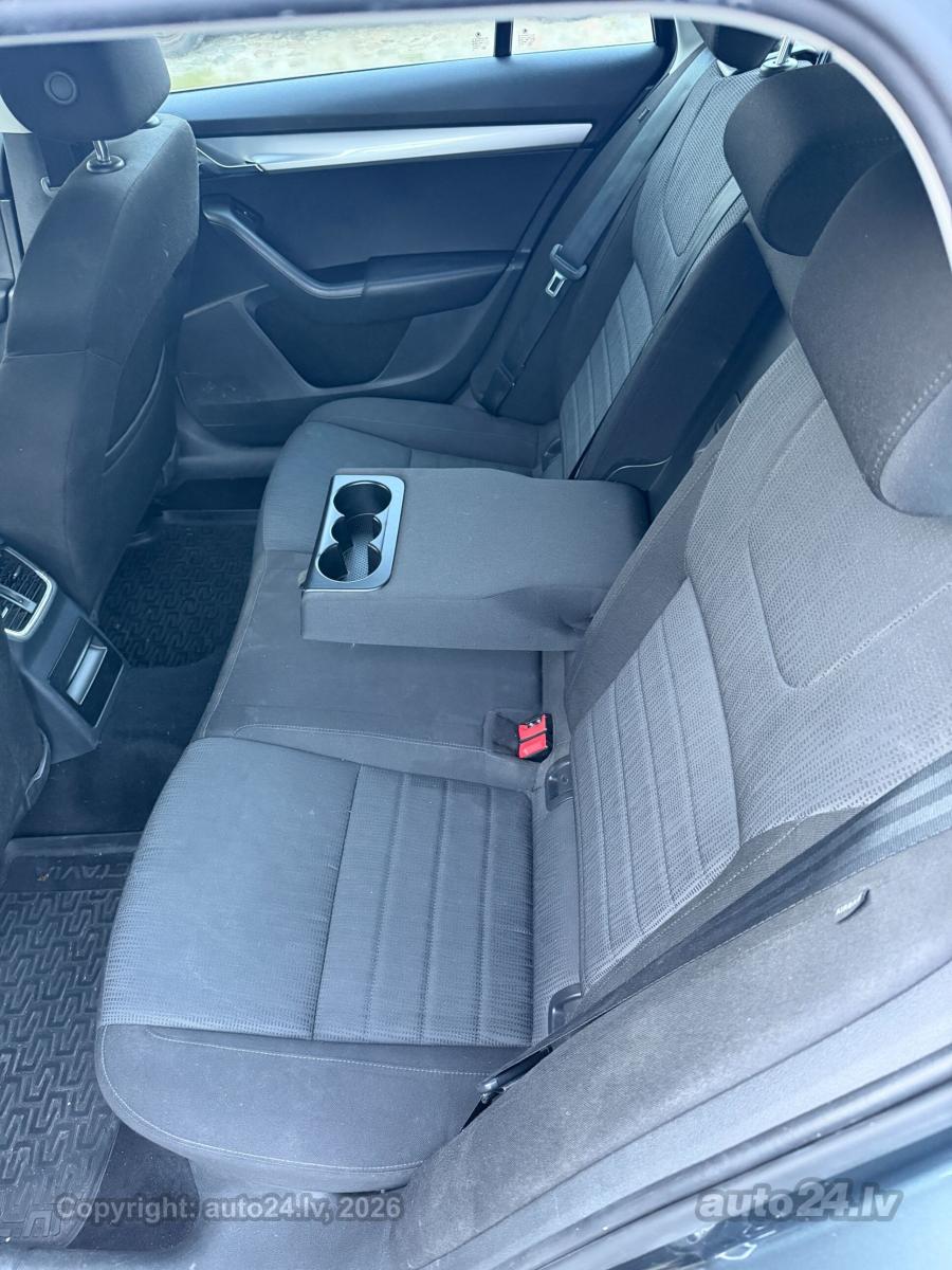 Pelēks Skoda Octavia 2015 Tallina, ar dzinēja tilpumu 1.60 L un nobraukumu 302 tūkst. km par 5400 €, foto 9 vietnē AUTOMOTO.COM.LV