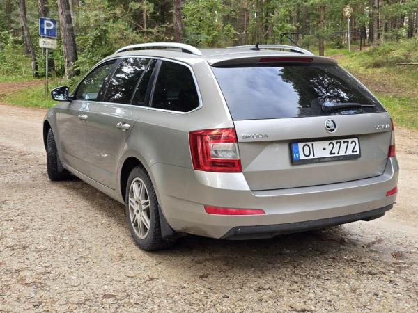 Skoda Octavia 2015 Liepāja vietnē Pelēks Skoda Octavia 2015 Liepāja, ar dzinēja tilpumu 2.00 L un nobraukumu 215 tūkst. km par 7950 €, foto 4 vietnē AUTOMOTO.COM.LV