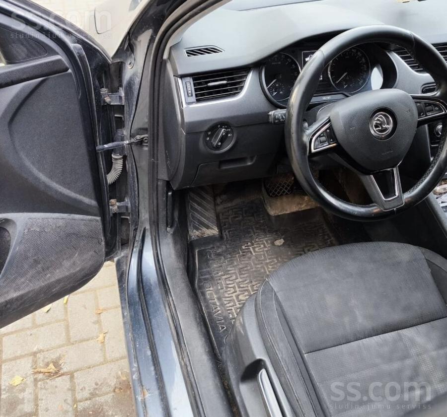 Grey Skoda Octavia 2015 in Riga, with an engine capacity of 2.00 L and mileage of 366 thousand km for 6690 €, photo 7 on AUTOMOTO.COM.LV