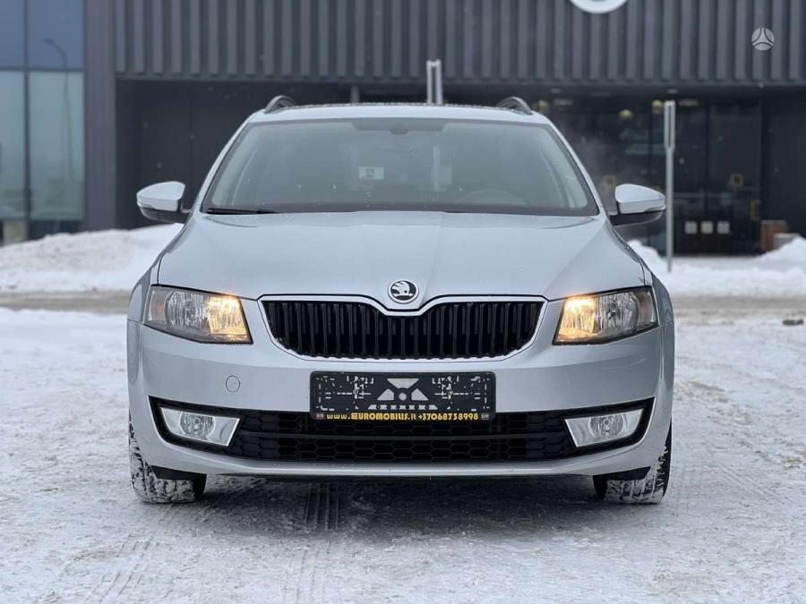 Grey Skoda Octavia 2016 in Siauliai, with an engine capacity of 1.60 L and mileage of 285 thousand km for 6900 €, photo 3 on AUTOMOTO.COM.LV
