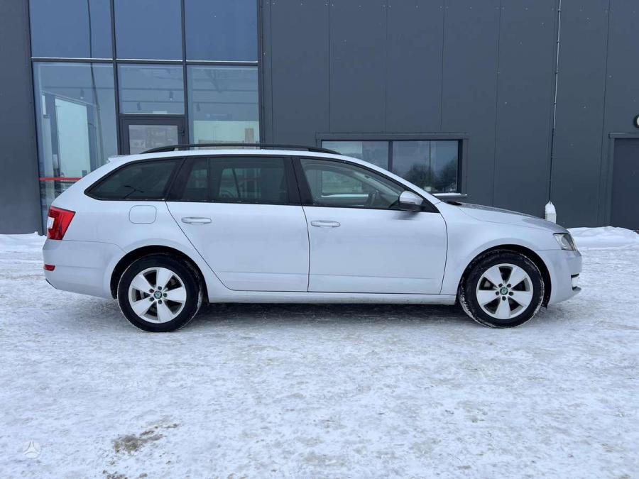 Grey Skoda Octavia 2016 in Siauliai, with an engine capacity of 1.60 L and mileage of 285 thousand km for 6900 €, photo 5 on AUTOMOTO.COM.LV