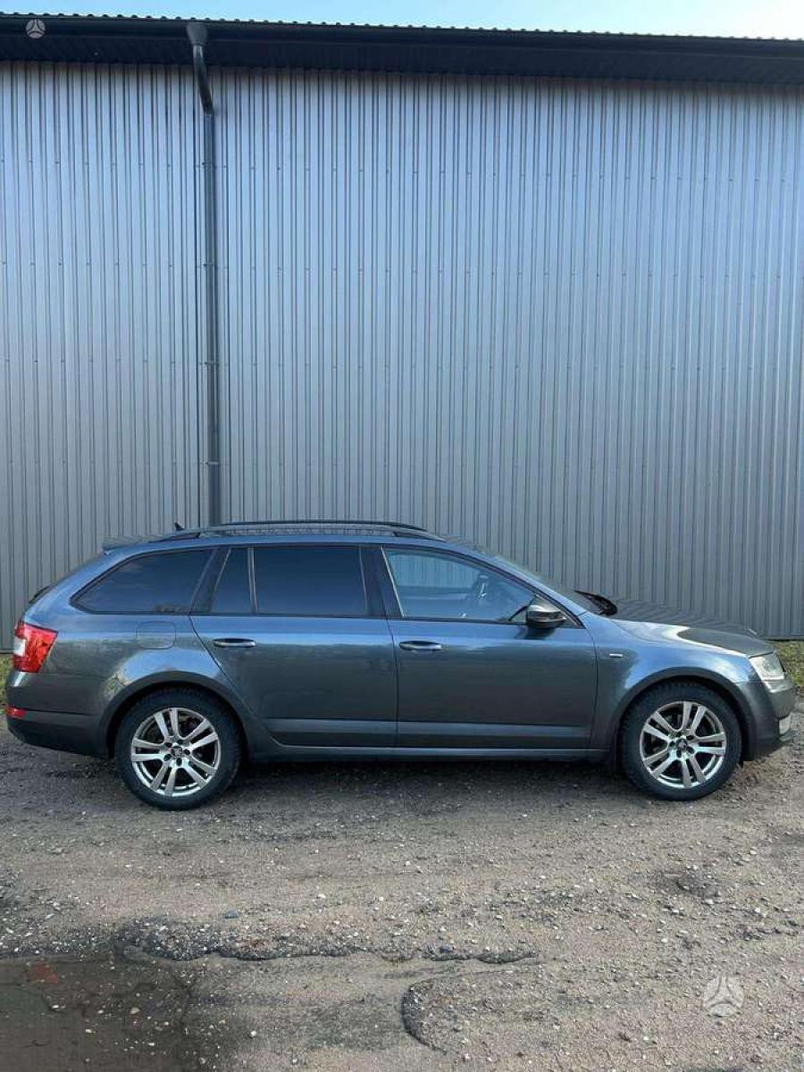 Grey Skoda Octavia 2016 in Vilnius, with an engine capacity of 1.97 L and mileage of 349 thousand km for 9000 €, photo 8 on AUTOMOTO.COM.LV