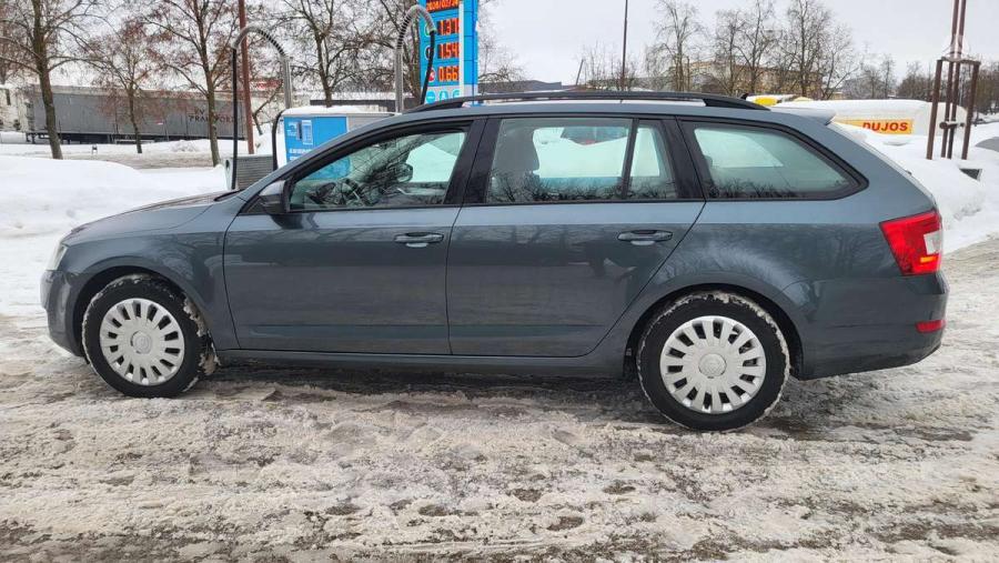Grey Skoda Octavia 2016 in Siauliai, with an engine capacity of 1.60 L and mileage of 285 thousand km for 5750 €, photo 4 on AUTOMOTO.COM.LV