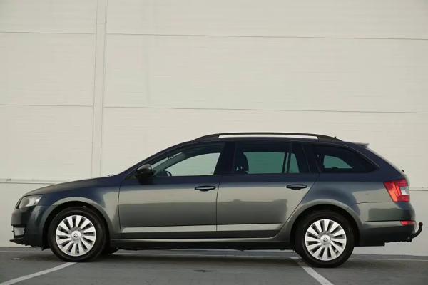 Grey Skoda Octavia 2016 in Riga, with an engine capacity of 2.00 L and mileage of 187 thousand km for 7900 €, photo 4 on AUTOMOTO.COM.LV