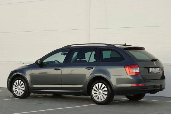 Grey Skoda Octavia 2016 in Riga, with an engine capacity of 2.00 L and mileage of 187 thousand km for 7900 €, photo 5 on AUTOMOTO.COM.LV