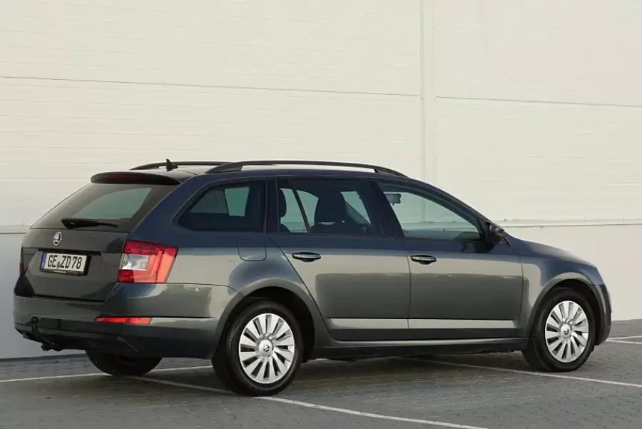 Pelēks Skoda Octavia 2016 Rīga, ar dzinēja tilpumu 2.00 L un nobraukumu 187 tūkst. km par 7900 €, foto 9 vietnē AUTOMOTO.COM.LV