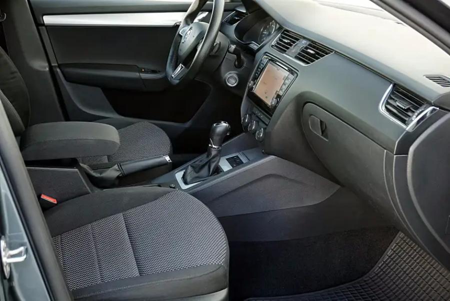 Pelēks Skoda Octavia 2016 Rīga, ar dzinēja tilpumu 2.00 L un nobraukumu 187 tūkst. km par 7900 €, foto 12 vietnē AUTOMOTO.COM.LV