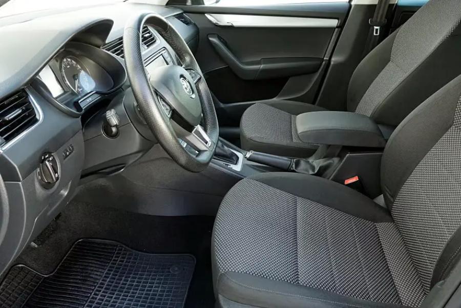 Pelēks Skoda Octavia 2016 Rīga, ar dzinēja tilpumu 2.00 L un nobraukumu 187 tūkst. km par 7900 €, foto 15 vietnē AUTOMOTO.COM.LV