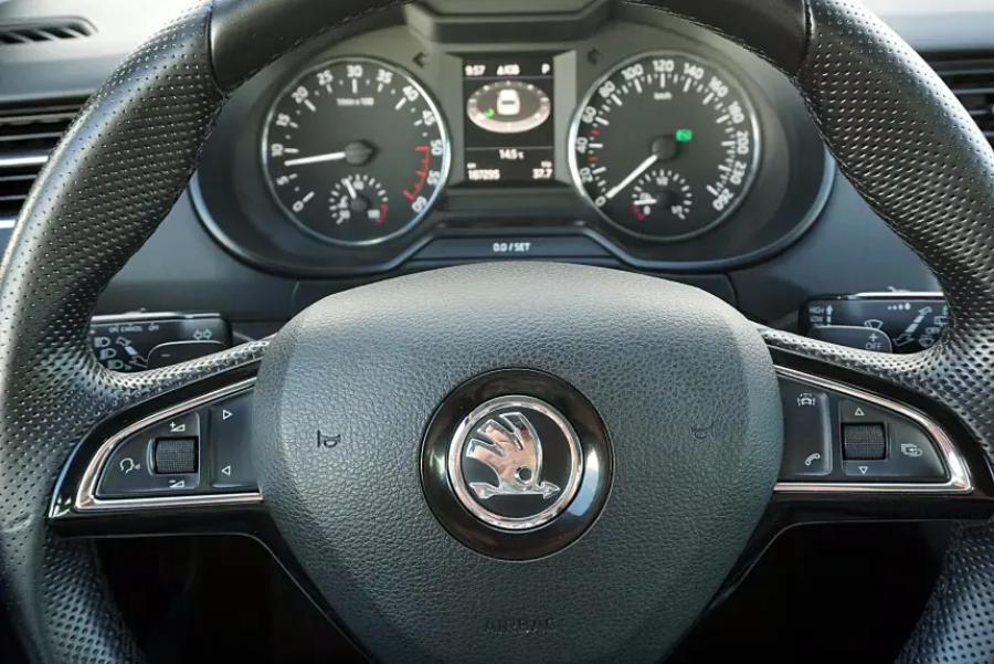 Pelēks Skoda Octavia 2016 Rīga, ar dzinēja tilpumu 2.00 L un nobraukumu 187 tūkst. km par 7900 €, foto 17 vietnē AUTOMOTO.COM.LV