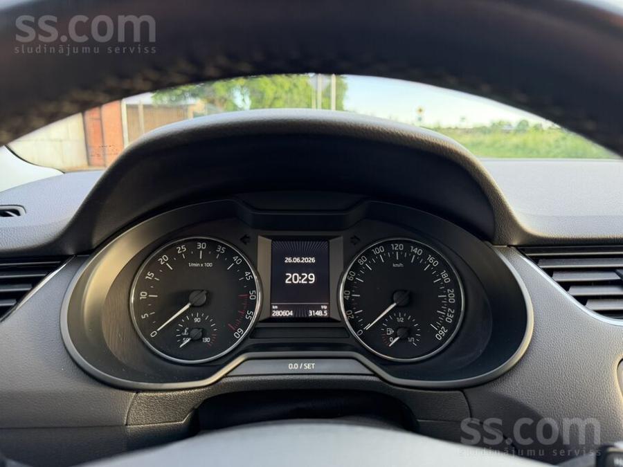 Pelēks Skoda Octavia 2016 Cēsis, ar dzinēja tilpumu 1.60 L un nobraukumu 281 tūkst. km par 7200 €, foto 24 vietnē AUTOMOTO.COM.LV
