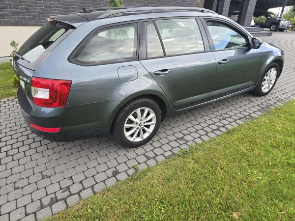 Grey Skoda Octavia 2016 in Rokiskis, with an engine capacity of 1.97 L and mileage of 279 thousand km for 6900 €, photo 5 on AUTOMOTO.COM.LV
