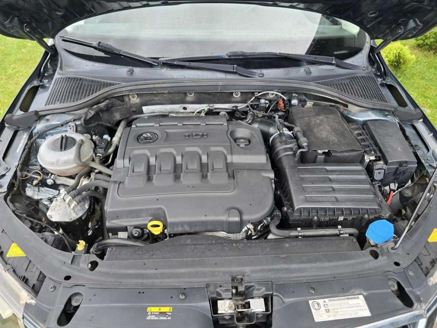 Grey Skoda Octavia 2016 in Rokiskis, with an engine capacity of 1.97 L and mileage of 279 thousand km for 6900 €, photo 16 on AUTOMOTO.COM.LV