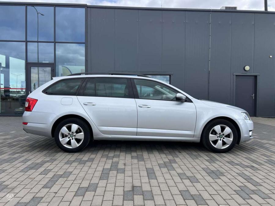 Grey Skoda Octavia 2016 in Siauliai, with an engine capacity of 1.60 L and mileage of 285 thousand km for 6600 €, photo 5 on AUTOMOTO.COM.LV