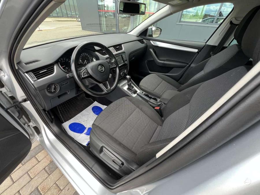 Grey Skoda Octavia 2016 in Siauliai, with an engine capacity of 1.60 L and mileage of 285 thousand km for 6600 €, photo 12 on AUTOMOTO.COM.LV