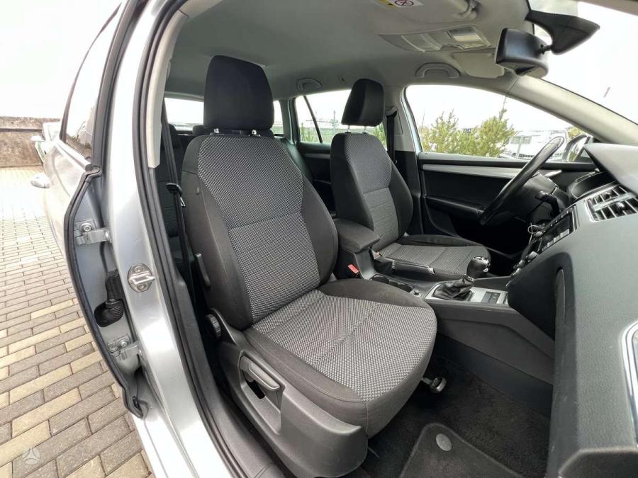 Grey Skoda Octavia 2016 in Siauliai, with an engine capacity of 1.60 L and mileage of 285 thousand km for 6600 €, photo 20 on AUTOMOTO.COM.LV