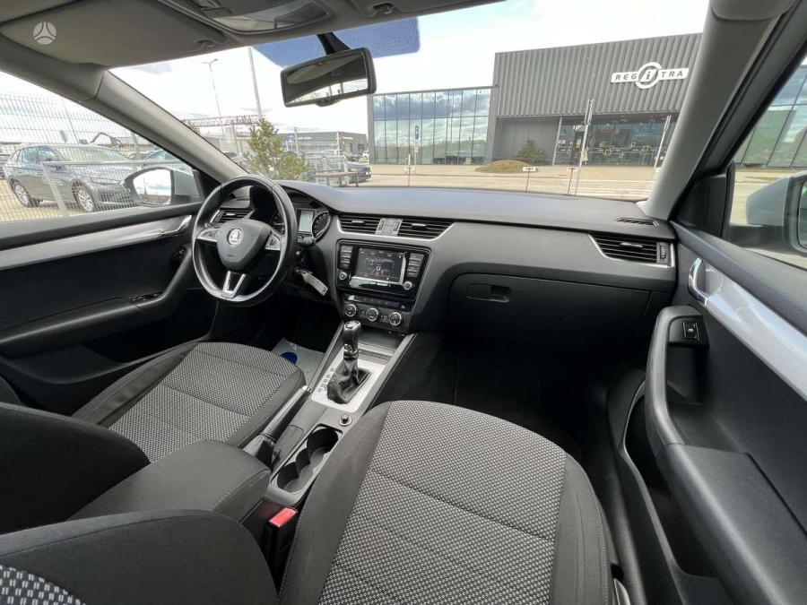 Grey Skoda Octavia 2016 in Siauliai, with an engine capacity of 1.60 L and mileage of 285 thousand km for 6600 €, photo 21 on AUTOMOTO.COM.LV