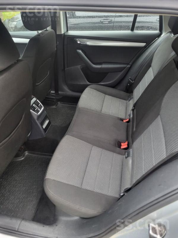 Grey Skoda Octavia 2016 in Riga, with an engine capacity of 1.60 L and mileage of 398 thousand km for 4150 €, photo 9 on AUTOMOTO.COM.LV