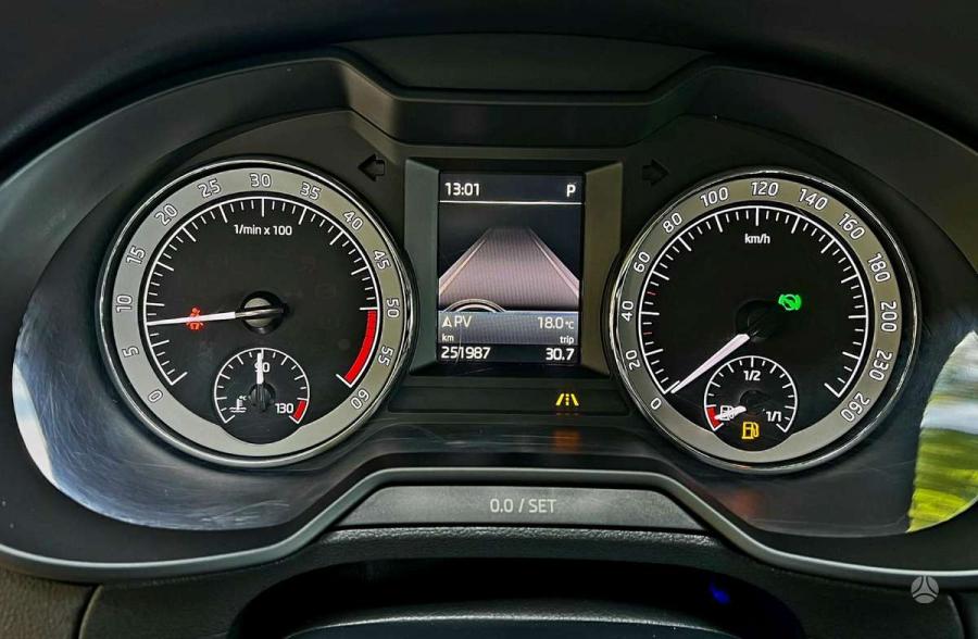 Pelēks Skoda Octavia 2017 Utena, ar dzinēja tilpumu 1.97 L un nobraukumu 250 tūkst. km par 11250 €, foto 7 vietnē AUTOMOTO.COM.LV