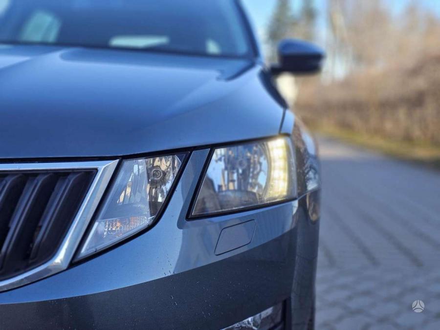 Grey Skoda Octavia 2017 in Rokiskis, with an engine capacity of 1.00 L and mileage of 165 thousand km for 4950 €, photo 9 on AUTOMOTO.COM.LV
