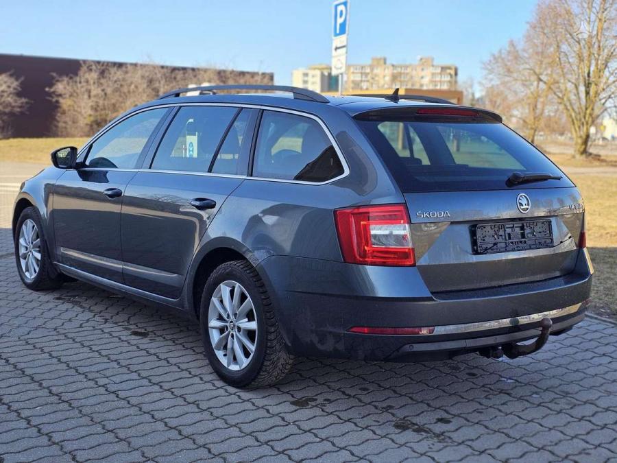 Grey Skoda Octavia 2017 in Rokiskis, with an engine capacity of 1.00 L and mileage of 165 thousand km for 4950 €, photo 10 on AUTOMOTO.COM.LV