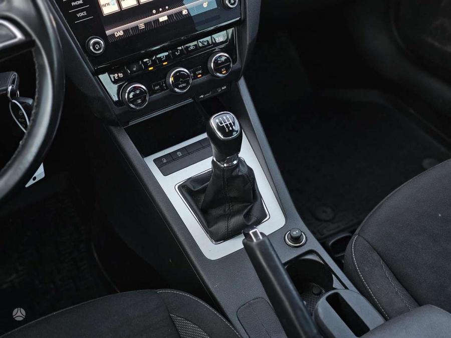 Grey Skoda Octavia 2017 in Rokiskis, with an engine capacity of 1.00 L and mileage of 165 thousand km for 4950 €, photo 17 on AUTOMOTO.COM.LV