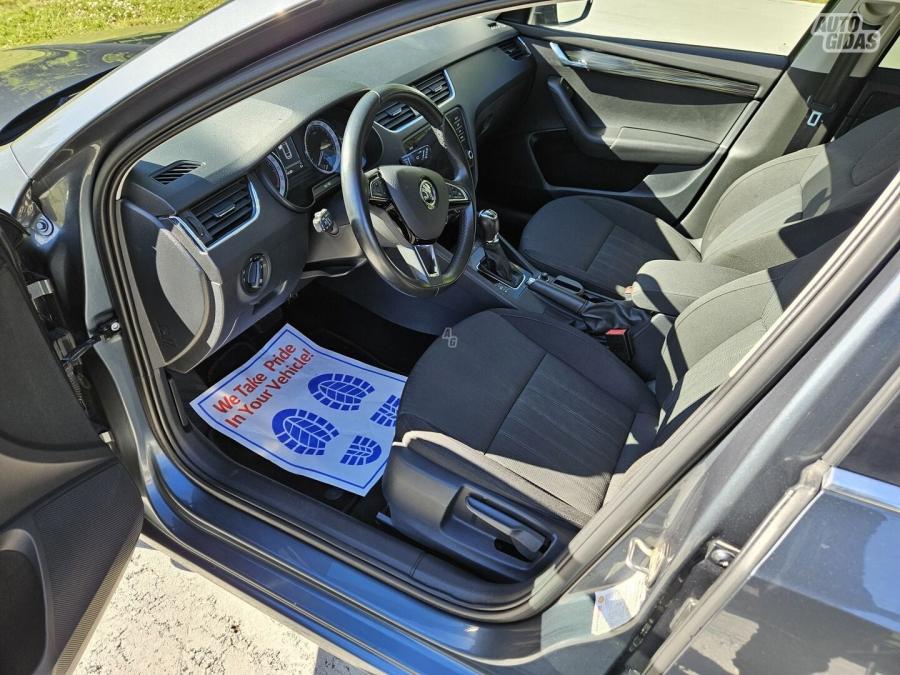 Grey Skoda Octavia 2018 in Gargzdai, with an engine capacity of 1.60 L and mileage of 141 thousand km for 10500 €, photo 5 on AUTOMOTO.COM.LV