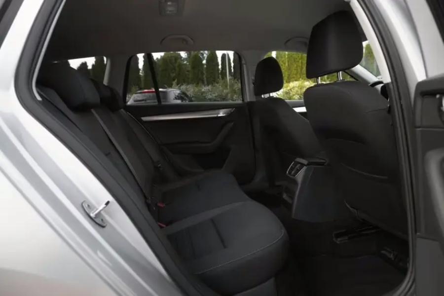 Pelēks Skoda Octavia 2018 Jelgava, ar dzinēja tilpumu 1.60 L un nobraukumu 180 tūkst. km par 12700 €, foto 15 vietnē AUTOMOTO.COM.LV