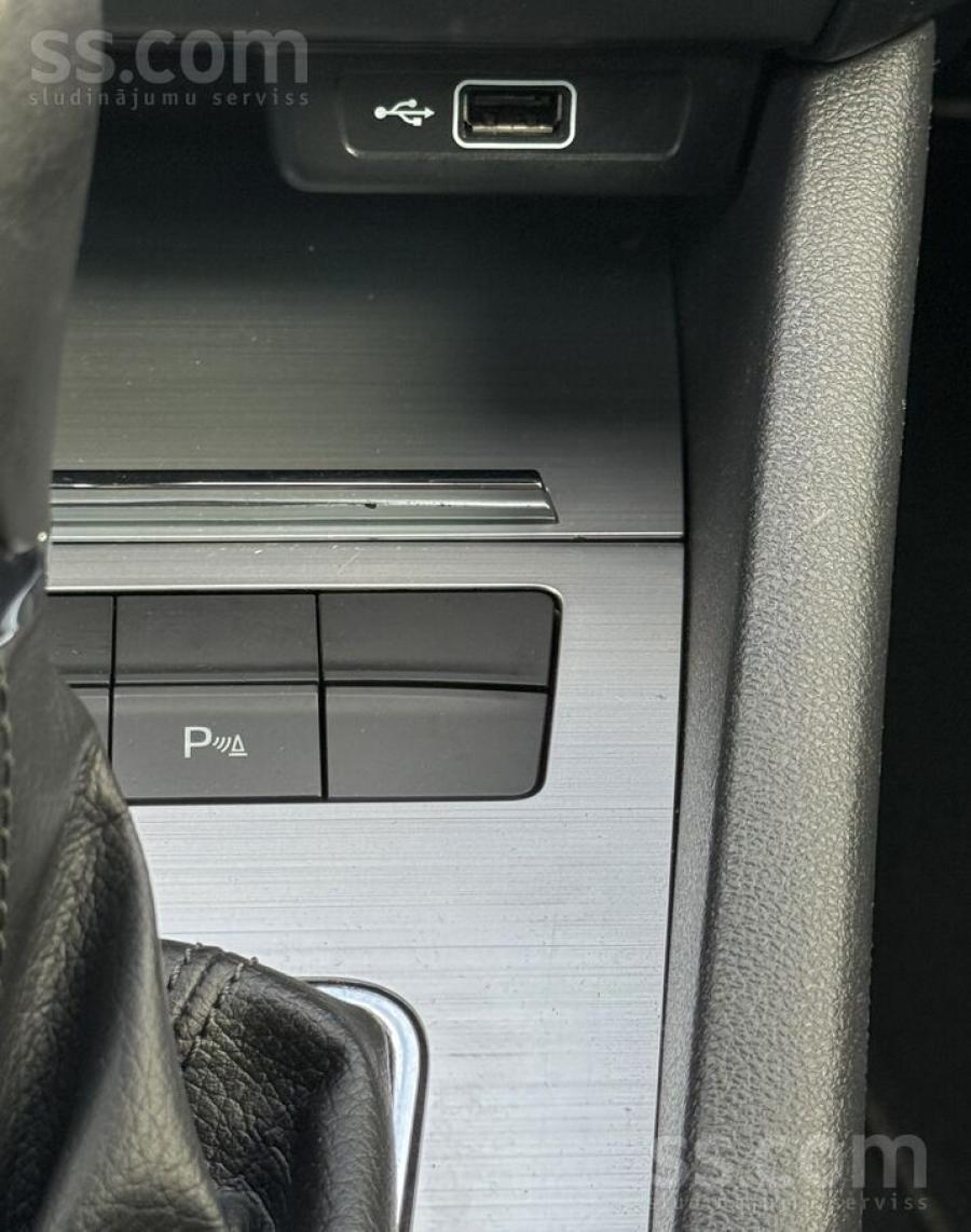 Grey Skoda Octavia 2018 in Riga, with an engine capacity of 1.60 L and mileage of 272 thousand km for 8999 €, photo 20 on AUTOMOTO.COM.LV