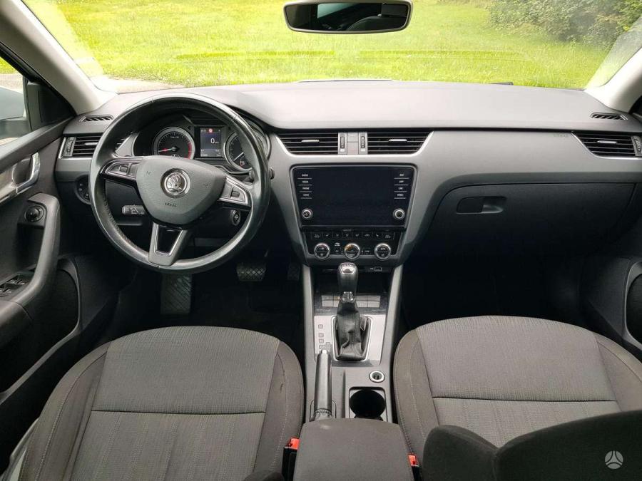 Pelēks Skoda Octavia 2018 Viļņa, ar dzinēja tilpumu 1.00 L un nobraukumu 219 tūkst. km par 8200 €, foto 18 vietnē AUTOMOTO.COM.LV