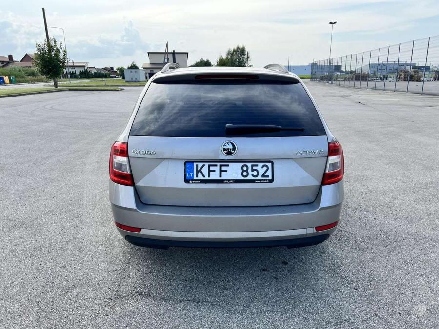 Grey Skoda Octavia 2018 in Panevezys, with an engine capacity of 1.60 L and mileage of 165 thousand km for 8000 €, photo 7 on AUTOMOTO.COM.LV