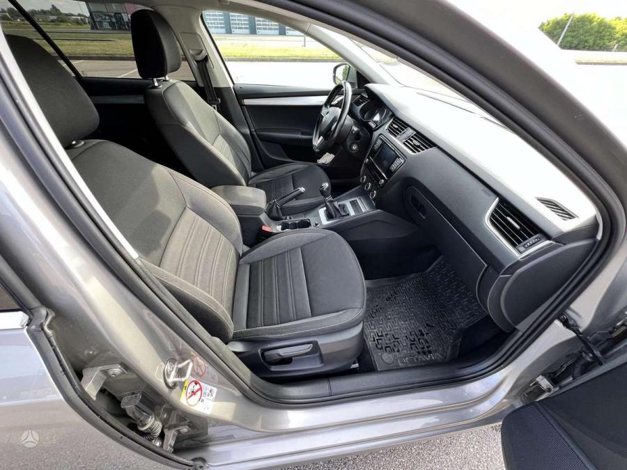 Grey Skoda Octavia 2018 in Panevezys, with an engine capacity of 1.60 L and mileage of 165 thousand km for 8000 €, photo 17 on AUTOMOTO.COM.LV