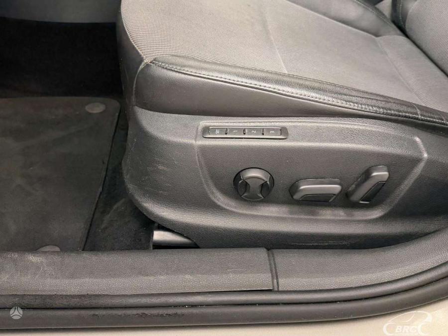 Grey Skoda Octavia 2018 in Vilnius, with an engine capacity of 1.80 L and mileage of 237 thousand km for 8200 €, photo 23 on AUTOMOTO.COM.LV