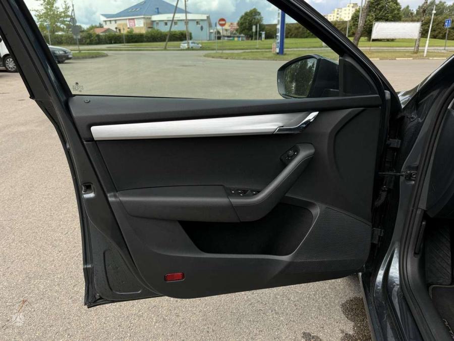 Grey Skoda Octavia 2018 in Rokiskis, with an engine capacity of 1.97 L and mileage of 247 thousand km for 9700 €, photo 13 on AUTOMOTO.COM.LV