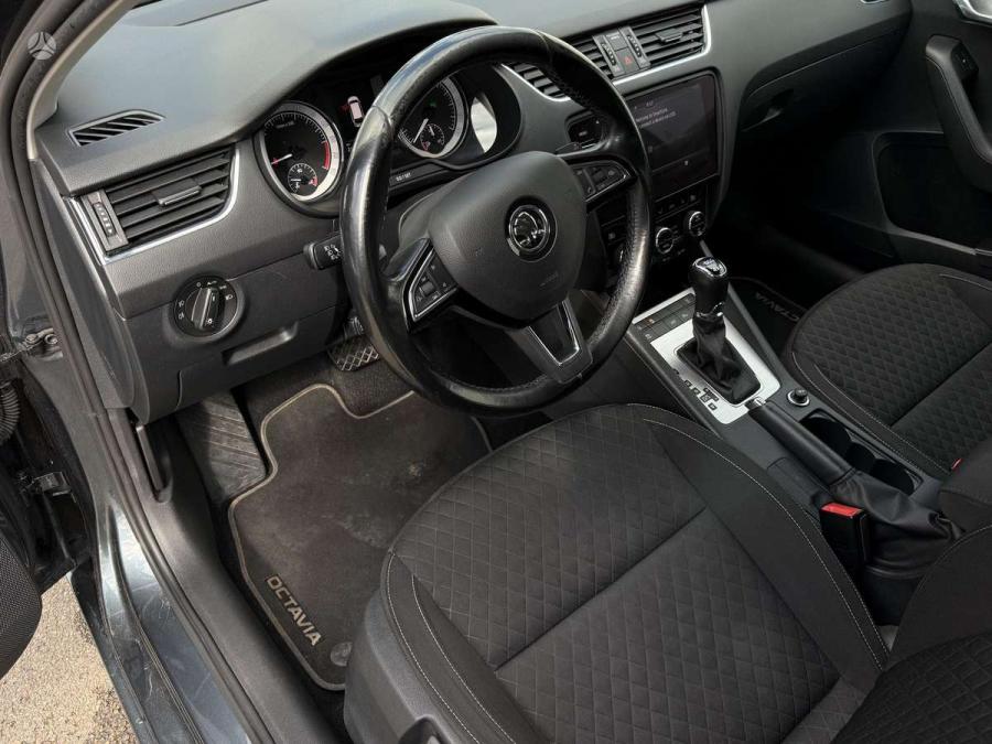 Grey Skoda Octavia 2018 in Rokiskis, with an engine capacity of 1.97 L and mileage of 247 thousand km for 9700 €, photo 15 on AUTOMOTO.COM.LV