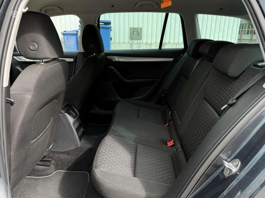 Grey Skoda Octavia 2018 in Rokiskis, with an engine capacity of 1.97 L and mileage of 247 thousand km for 9700 €, photo 17 on AUTOMOTO.COM.LV