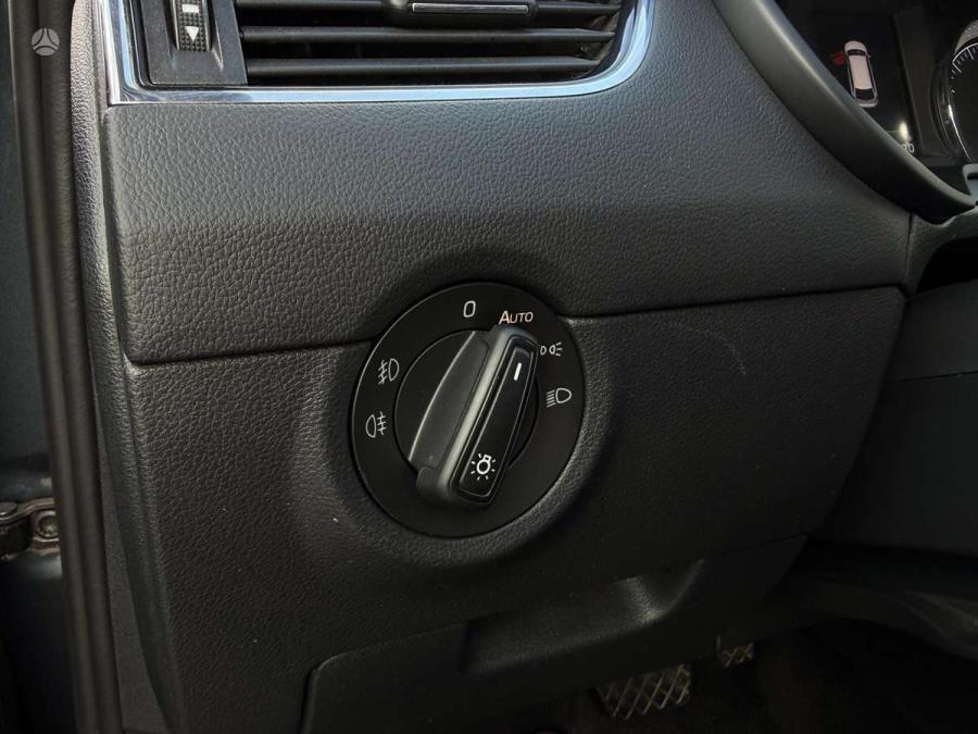 Grey Skoda Octavia 2018 in Rokiskis, with an engine capacity of 1.97 L and mileage of 247 thousand km for 9700 €, photo 27 on AUTOMOTO.COM.LV