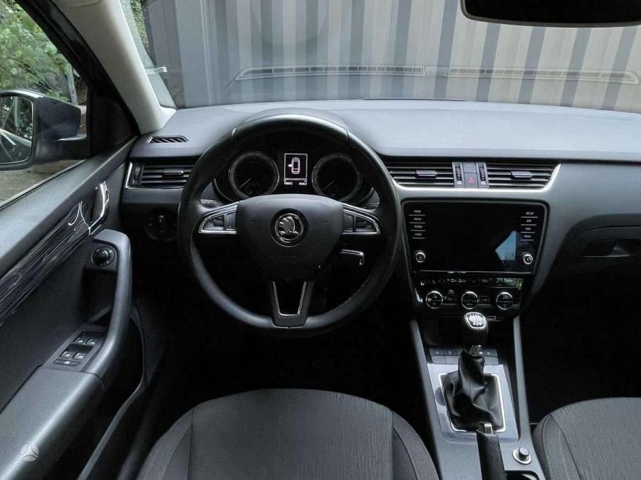 Pelēks Skoda Octavia 2018 Viļņa, ar dzinēja tilpumu 1.60 L un nobraukumu 151 tūkst. km par 12500 €, foto 12 vietnē AUTOMOTO.COM.LV