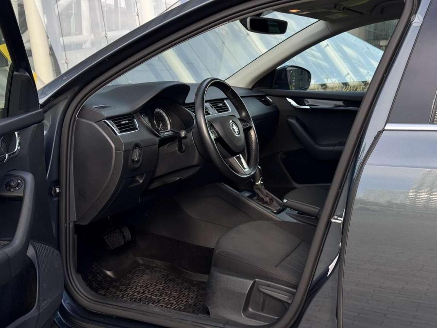 Grey Skoda Octavia 2018 in Vilnius, with an engine capacity of 1.98 L and mileage of 79 thousand km for 16100 €, photo 10 on AUTOMOTO.COM.LV