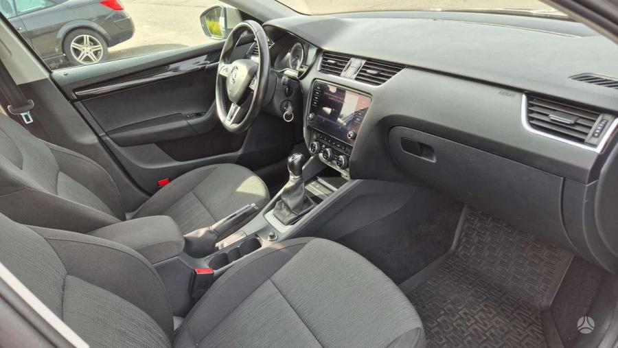 Grey Skoda Octavia 2018 in Vilnius, with an engine capacity of 1.60 L and mileage of 131 thousand km for 9000 €, photo 12 on AUTOMOTO.COM.LV